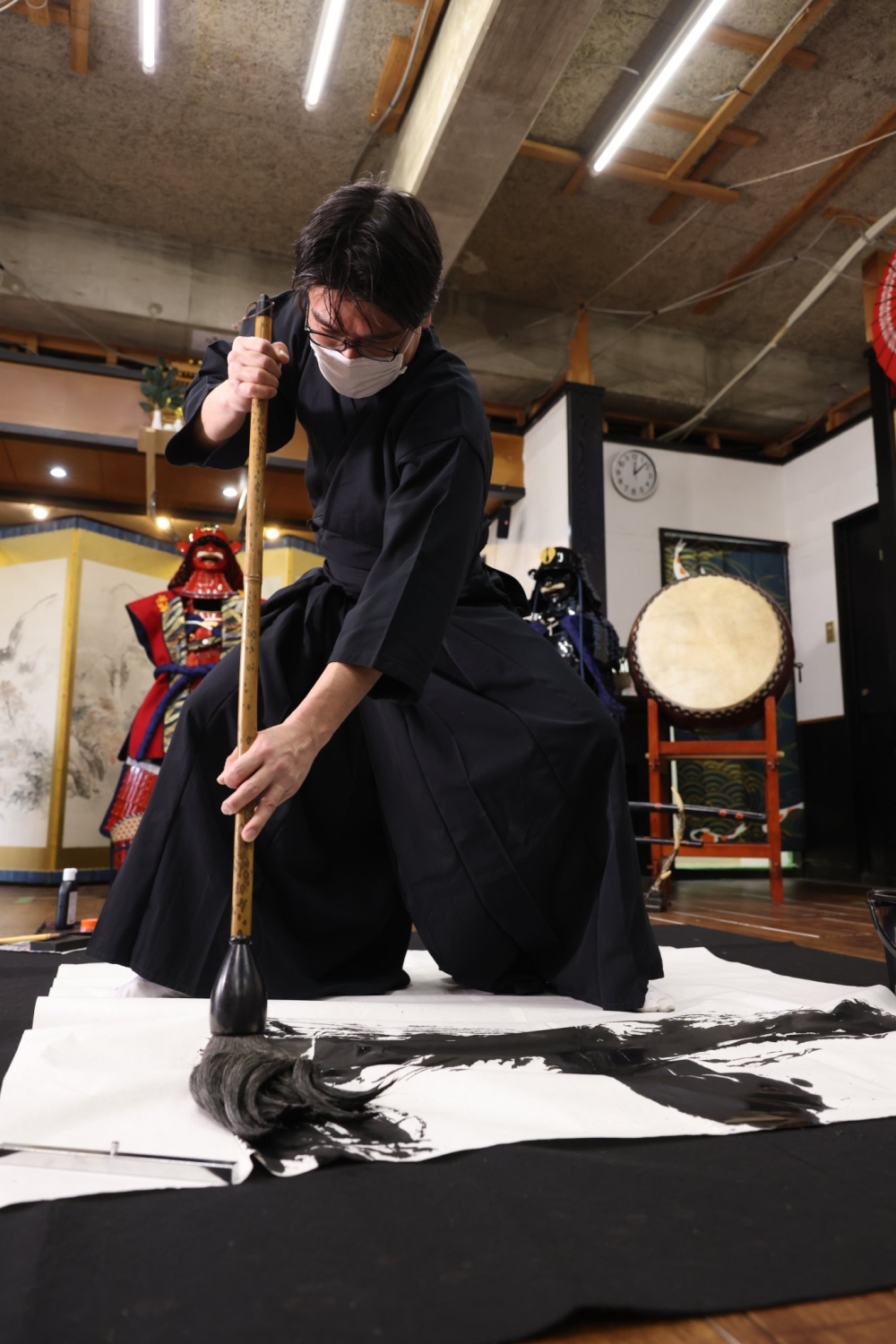 Near Osaka Castle/Samurai Calligraphy Final brushstrokes of a lifetime ...